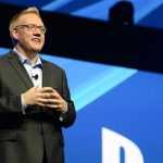 Adam Boyes deja Sony y se muestra interesado en desarrollar para Xbox